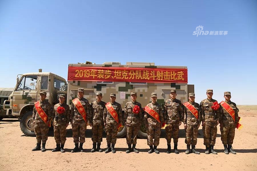 99A的最佳拍档！我陆军蓝军旅04A步战车荒漠猛打——上海热线军事频道