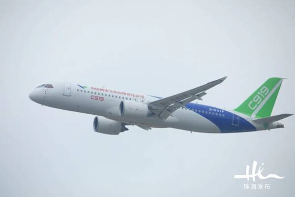 约45度侧飞、超低空飞行，C919首次亮相中国航展——上海热线军事频道
