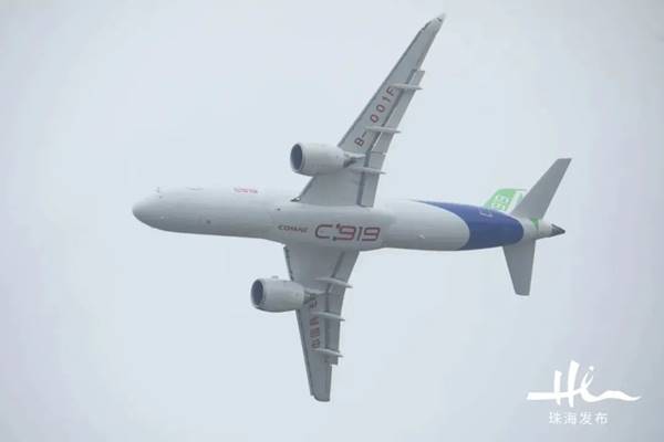 约45度侧飞、超低空飞行，C919首次亮相中国航展——上海热线军事频道
